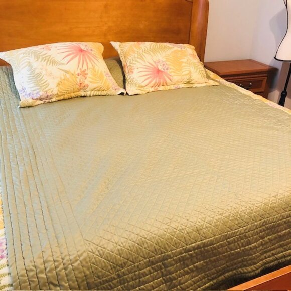 Peking Handicraft | Bedding | Vintage Sage Handicraft Quilt Spread ...